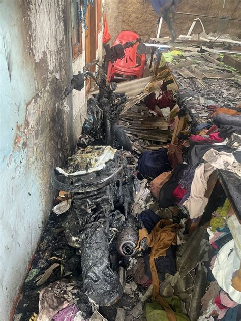 Terbakar Api Cemburu Gegara Istri Chat Mesra Dengan Pria Lain Sang Suami Bakar Motor Hingga