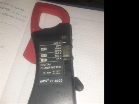 como hacer para medir voltaje de una batería de auto