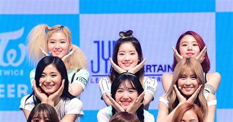 [현장포토] 청량감 과다충전 트와이스 완전체 컴백