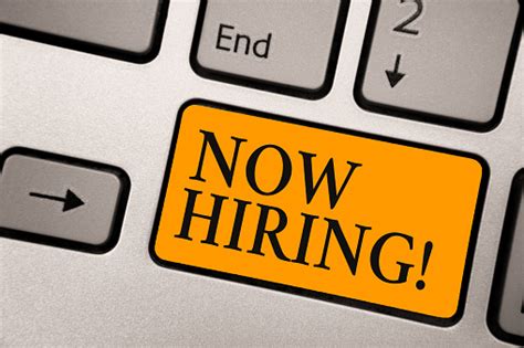 필기 텍스트 지금 고용입니다 새로운 재능에 대 한 추구 특정 회사 오렌지 키 의도 키보드 발표 의미 개념 반사 문서 컴퓨팅 컴퓨터 만들 검색에 대한 스톡 사진 및 기타