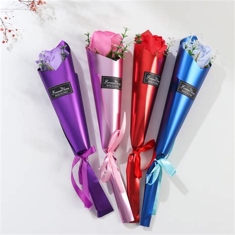 Мини букет из мыльных лепестков Крупная роза с белыми цветочками МИКС 6 5х7х30 см 9922448