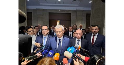 Възраждане искат да се запише в конституцията че еднополови двойки не могат да гледат деца