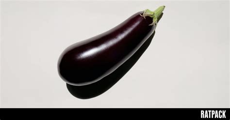 H ιστορία πίσω από το αγαπημένο μας Emoji όταν κάνουμε Sexting Ratpackgr