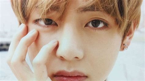 6 Idol K-Pop dengan Fitur Wajah Unik, V BTS Punya Kelopak Mata Ganda - Semua Halaman - Sonora.id
