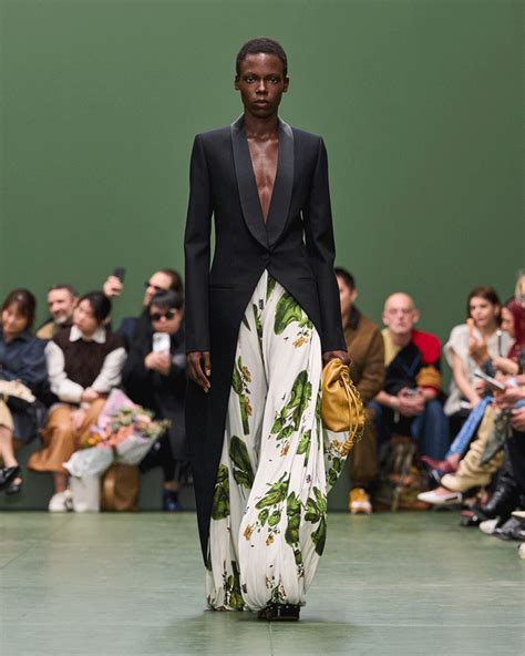 Loewe Fw24 Front Row Emilia Clarke Milled