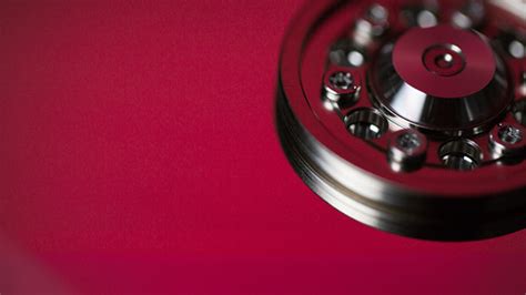 컴퓨터 거울 효과 컴퓨터 하드 디스크에서 열린 하드 드라이브 미러 효과 일부 컴퓨터 Pc의 하드 디스크에서에서 하드 드라이브를 분해 거울에 대한 스톡 사진 및 기타 이미지