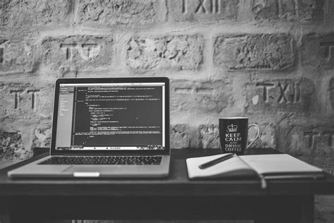 pythonにおけるsyntaxerror multiple statements found while compiling a