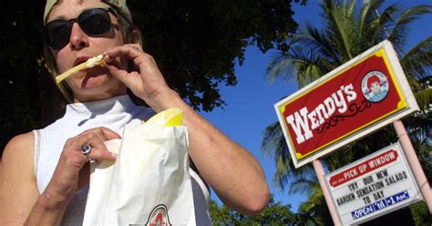 Wendys Worker Grabs Fry With Bare Hands Eats It In Viral Tiktok
