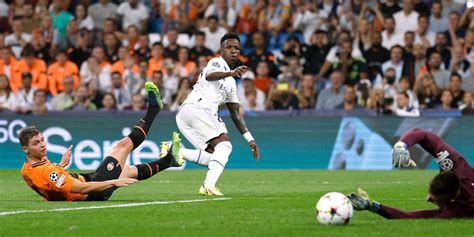 Реал Шахтар — дивитися онлайн матч — пряма трансляція Ліга чемпіонів 5 жовтня 2022 Nv