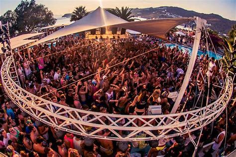 전 세계 파티족을 사로잡은 그곳밤낮 없이 뜨거운 그리스 ‘이오스 섬의 매력 이앤투어픽