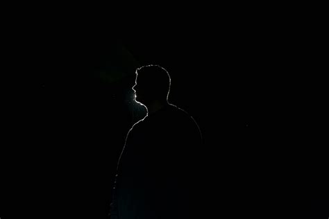 Download Outline Of A Man Profile On Black Backdrop Wallpaper