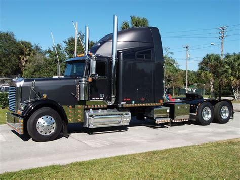 Pin By Josue Ortiz On Trucks Unlimited Freightliner Trucks Classic