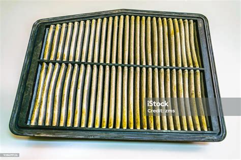 오래 되 고 더러운 유해한 공기 먼지와 모래에는 현대 자동차의 필터 청소 0명에 대한 스톡 사진 및 기타 이미지 0명 가방