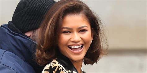 Zendaya Slays With Epic Abs In A Fierce Bra Top In Paris Fashion Week Pics
