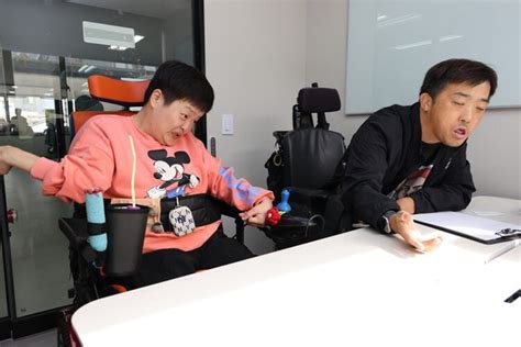 27년 장애인 시설에 살다 나와전동휠체어 쟁취했다 네이트 뉴스