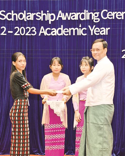 ပညာရေးဝန်ကြီးဌာန ဒုတိယဝန်ကြီး Paukphaw Scholarship ပညာသင်ဆု ချီးမြှင့်ပ