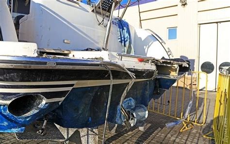 З дна моря в Одесі підняли яхту яка затонула під час шторму фото Nv