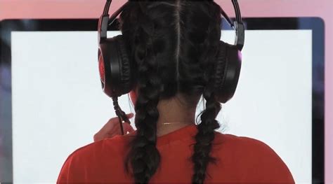 5 19 насны 2 хүүхэд тутмын нэг нь гар утас компьютер дэлгэцийн тоглоом тогтмол тоглож байна