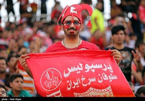تصویر پرچم پرسپولیس در موزه باشگاه منچستریونایتد تسنیم
