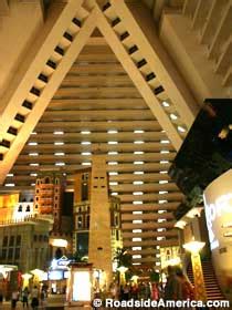 Las Vegas Nv Luxor Pyramid And Sphinx