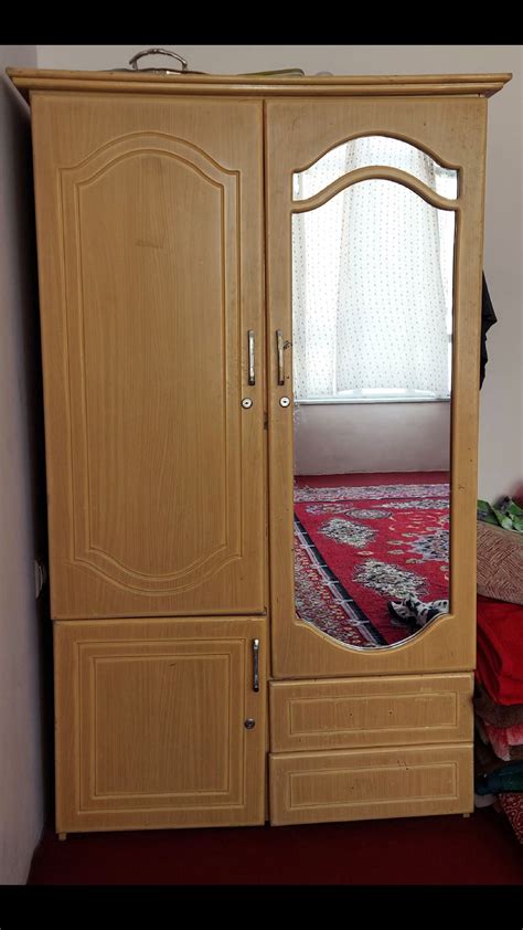 الماری فروشی نو جدید بسیار کم استفاده شده قیمت ۱۲ هزار افغانی با جور آمد خریدار محترم با این