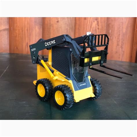 Фото к объявлению: модель погрузчика John Deere 320 D — CollectionRU