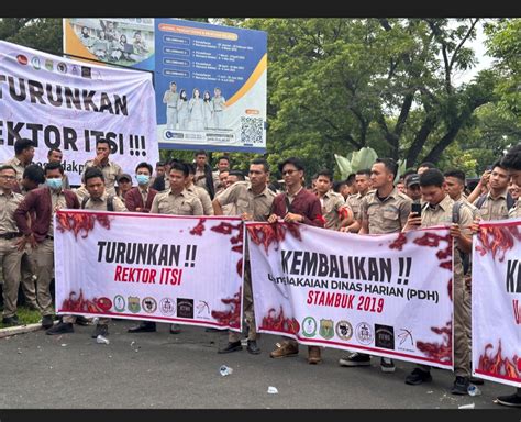 Mahasiswa Itsi Medan Tuntut Rektor Mundur Metro Online