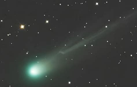 Vento Solar Quebra A Cauda Do Cometa Mais Brilhante Do Ano