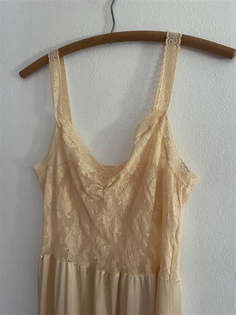 Vintage 60s Vanity Fair Romantic Slip Gem