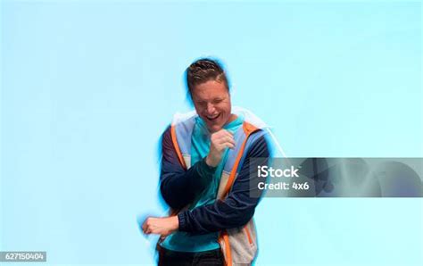 움직임감지 희미함man 댄스 20 24세에 대한 스톡 사진 및 기타 이미지 20 24세 20 29세 갈색 머리 Istock