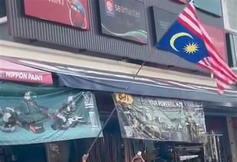 Nada 🚨 Tular Di Kepala Batas 🚨 Sebuah Video Berdurasi 20 Saat