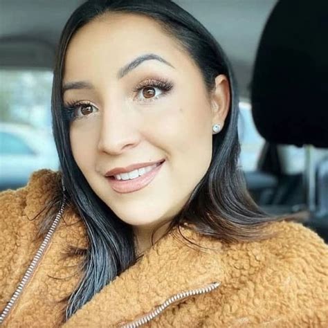 Amanda086198 • Threads Say More