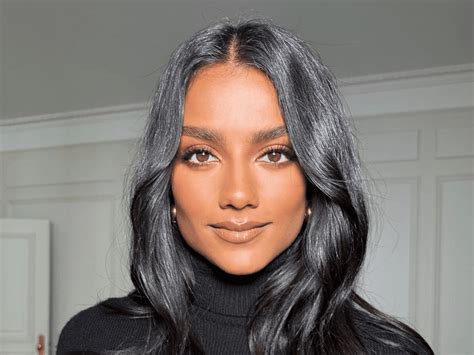 What Colour Foundation Should I Wear With Grey Hair