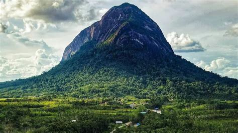 Bukit Kelam Monolit Raksasa Di Hutan Kalimantan Kalbar Time