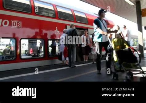 Train Unloading Stock Videos And Footage Hd And 4k Video Clips Alamy
