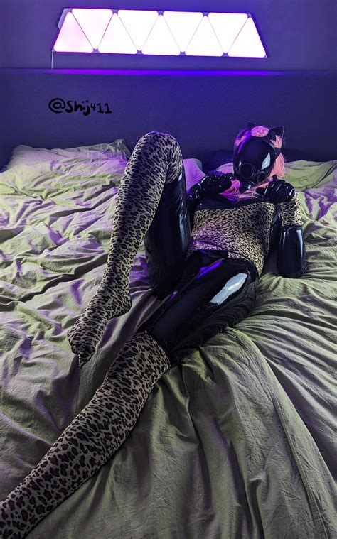[OC] some lovely contrast~ 💜 : r/Gonewild_latex