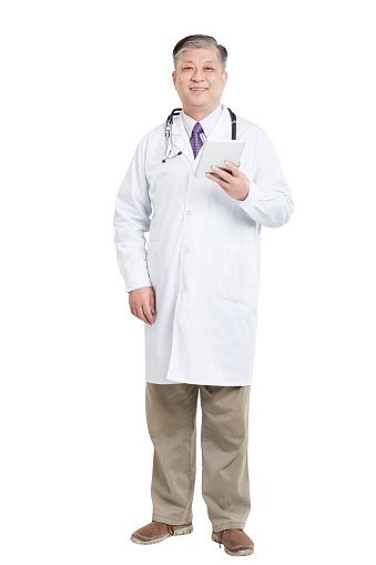 늙음 아시아판 Man 의사에게 인명별 디지털 태블릿 건강관리와 의술에 대한 스톡 사진 및 기타 이미지 건강관리와 의술 남성 남자 Istock