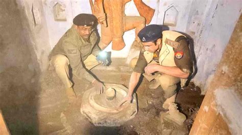 संभल जांच के दौरान कैद में मिला मंदिर मिले शिवलिंग हनुमान जी 46 साल से कर रखा था कब्जा