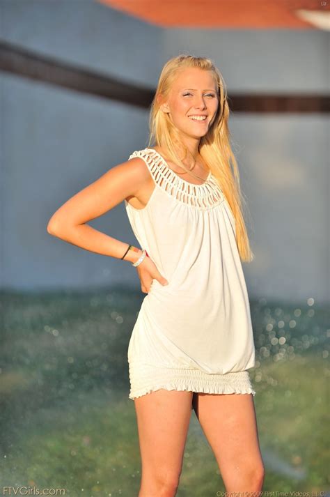 Cute Blonde Naked Outdoors Porn Pictures Xxx Photos Sex Images Pictoa