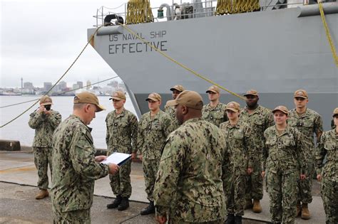 Csg 7 Commander Visits Usns Effective In Yokohama Commander Us 7th