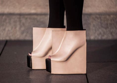 Rectangle Shoes By Maria Nina Vaclavek Reveal Feet Outlines