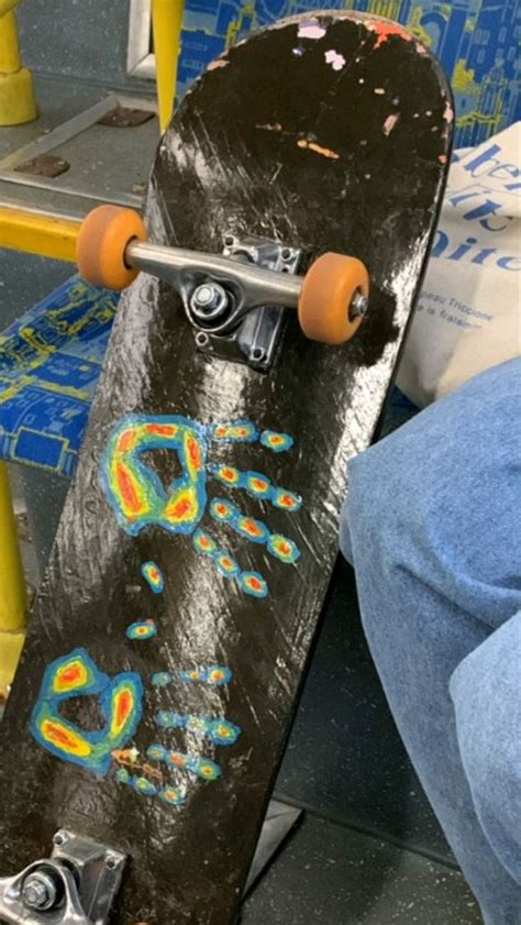 منشورات من خلالك에 있는 Ahlem님의 핀 스케이트보드 빈티지 크리스마스 이미지 거리예술