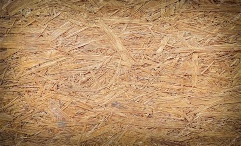 압축 톱밥 조각이 있는 Osb 패널 텍스처 합판 시트 프리미엄 사진