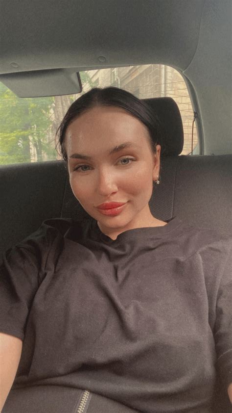 I Am The Face Of Self Condident Girl Who Is Preparing For Workout Rfaces