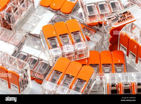 Background Made Of Multiple Couplers For Strands And Solid Conductors For Electric Cables