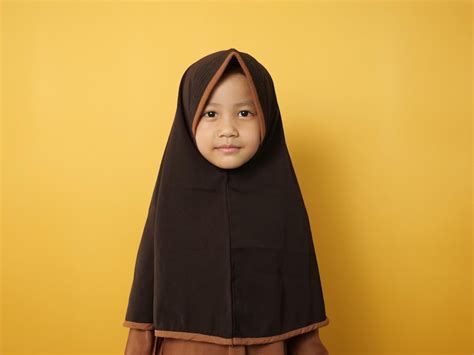 Muslimisches Maedchen Mit Hijab Bilder Kostenloser Download Auf Freepik