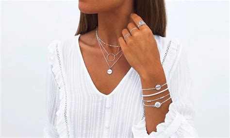 Comment Choisir Le Bijou Parfait Pour Votre Maman Bijoux Maman Fr
