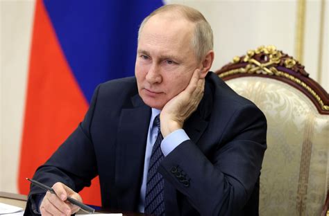 Путин поручил увеличивать МРОТ выше уровня инфляции