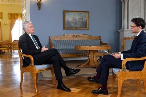 Наусєда закликав відключити Росію від Swift Главком