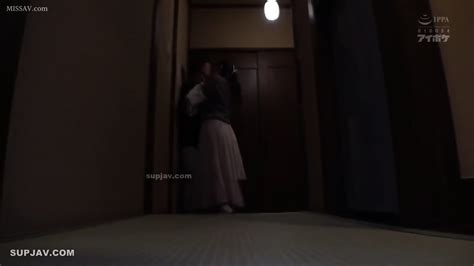 Spear Rolling Hot Spring Trip Document To Spend With Minami Aizawa